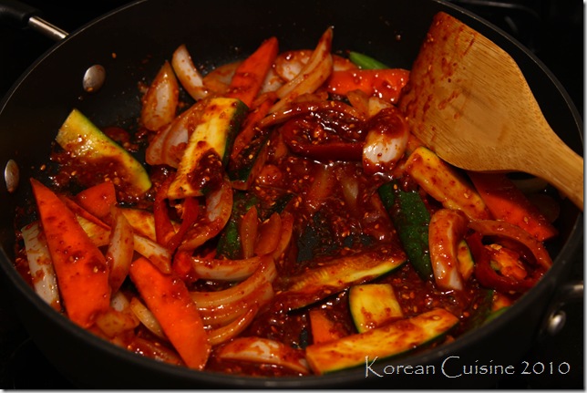 Korean Cuisine: Ojinguh Bokeum Version 2.0 - Squid Stir Fry - (오징어 볶음)